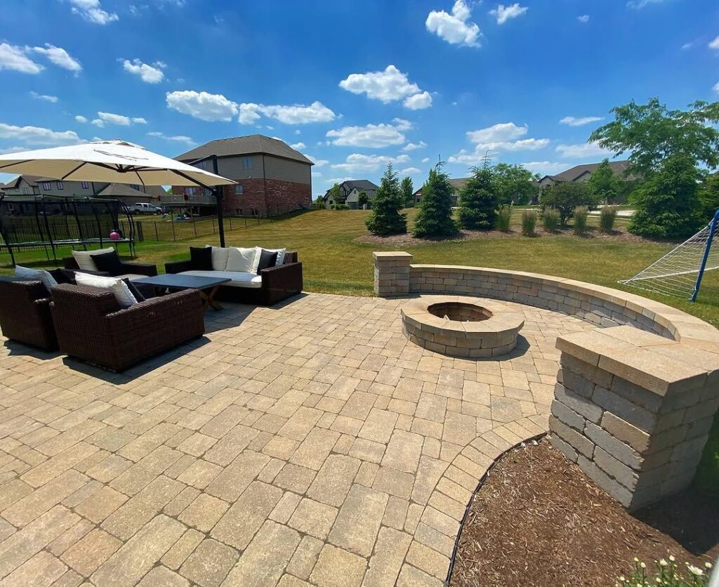 25 Seat Wall Ideas Where Built-In Seating Replaces Patio Furniture in 2026